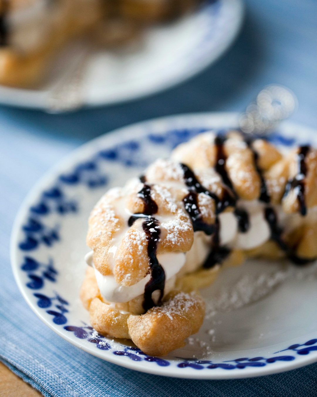 Bananbakelser - Söta saker. Enkla bakelser med banan och glasyr.
