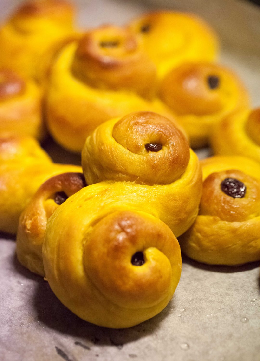 Lussebullar med kesella – SÖTA SAKER. Saftiga saffransbullar med kvarg.