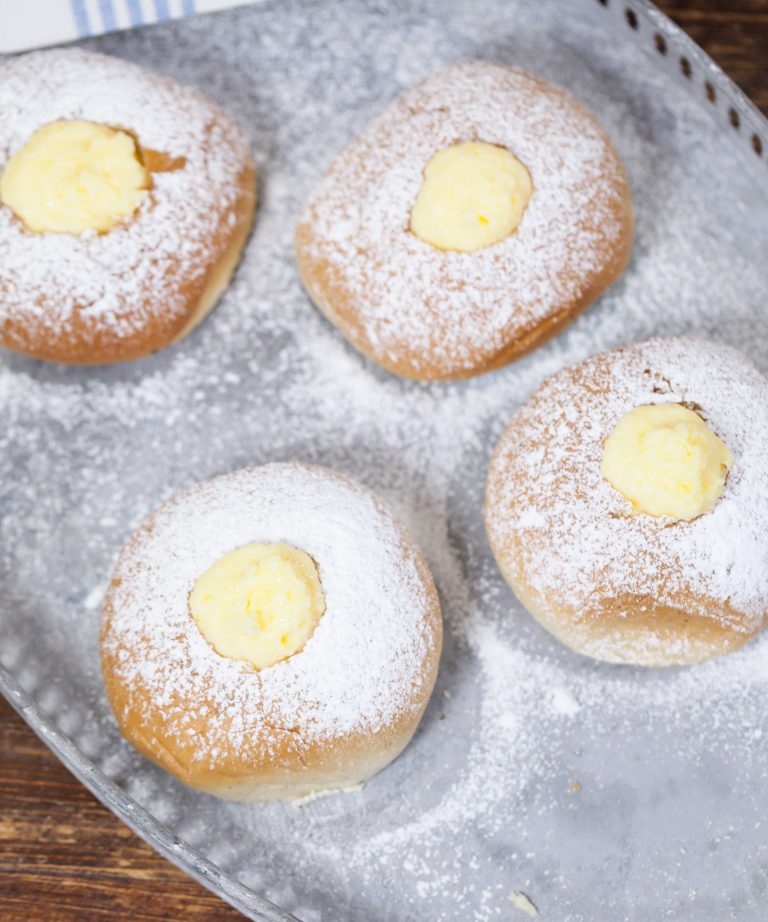 Solskensbullar – recept på fyllda bullar med vaniljkräm.